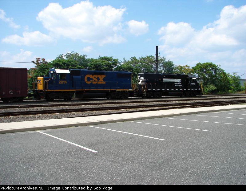 CSX 2814 and NS 5329